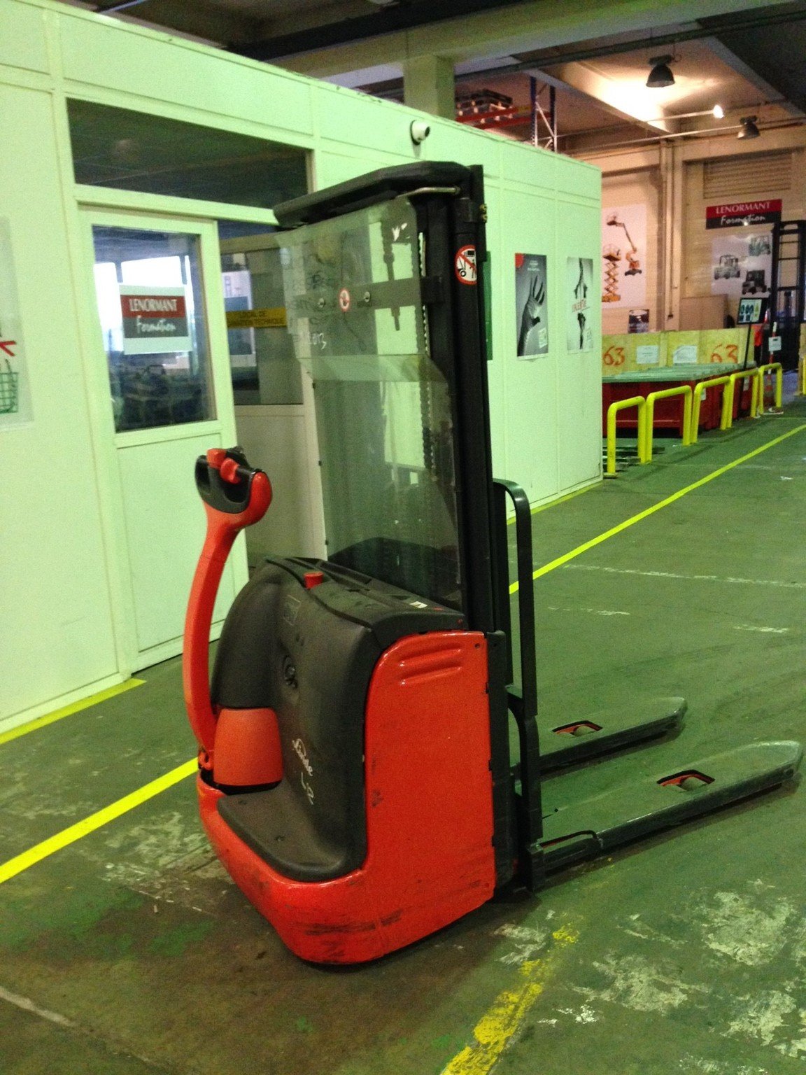 Gerbeur accompagnant Fenwick L12 à vendre sur Lenormant Manutention